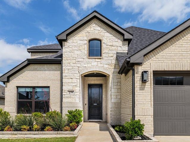 279 Moonshadow Dr, Waxahachie, TX 75165