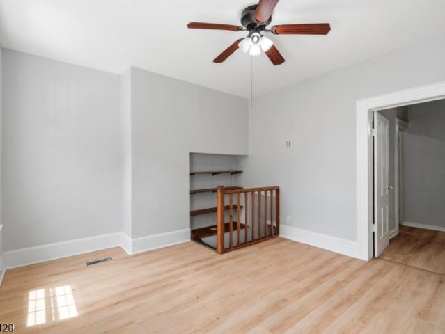 279 N 4Th St