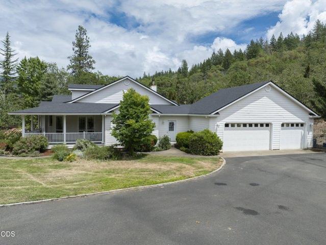 279 Ridgefield Rd, Grants Pass, OR 97527