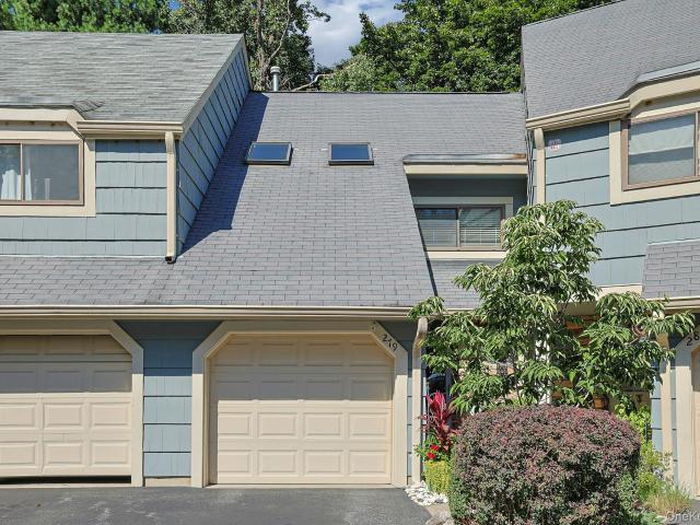 279 Treetop Circle