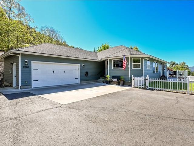 2804 NW Daysha Dr, Roseburg, OR 97471