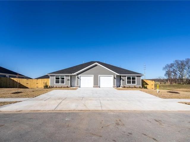 2804 N Teresa Dr, Siloam Springs, AR 72761