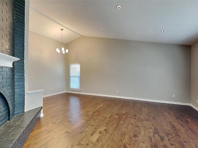 2804 Edinburg Lane