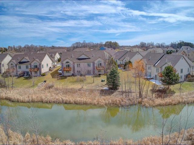 2804 Glen Ivy Dr, West Bend, WI 53090