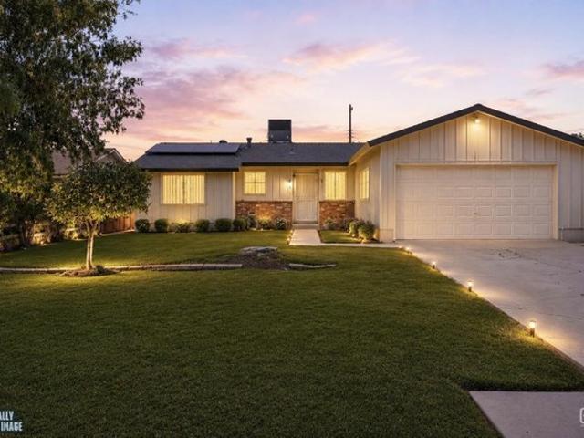 2804 Pomona St, Bakersfield, CA 93305