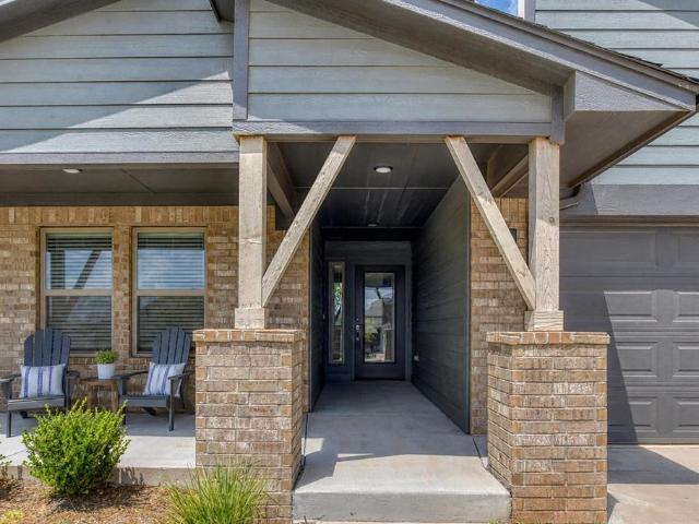 2804 S Bowling Drive
