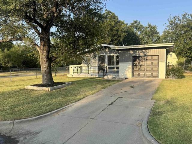 2804 S Everett St, Wichita, KS 67217