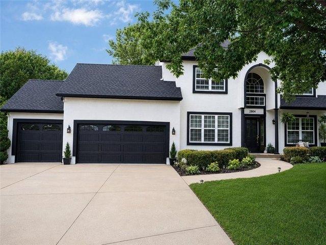 2804 SE Bingham Pl, Lee's Summit, MO 64063