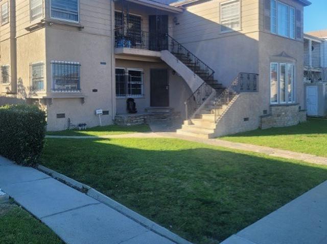 2804 W 85th St, Inglewood, CA 90305 | MLS #IG26000 | Compass