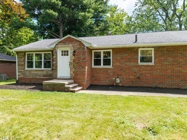 2805 N Glencoe Dr, Akron, OH 44319