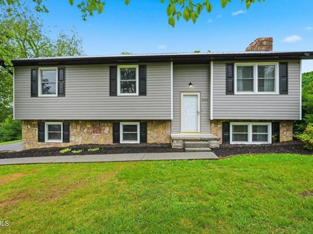 2805 Oak Cliff Ct, Johnson City, TN 37601