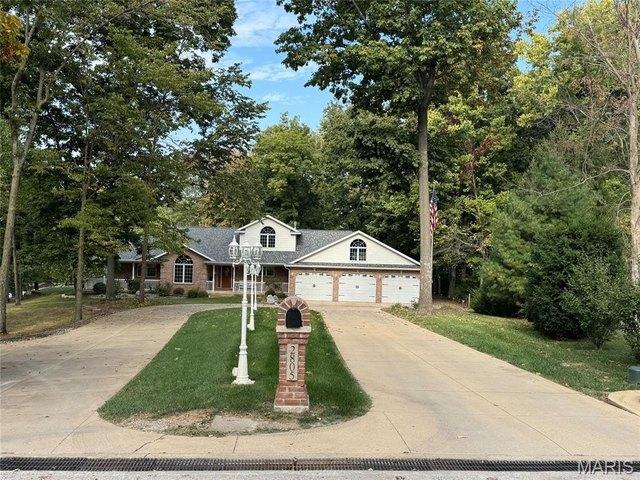 2805 Bear Creek Dr, Vandalia, IL 62471