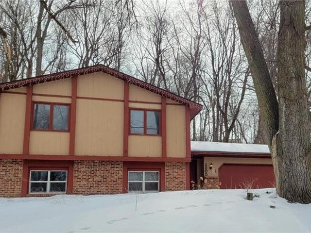 2805 Brookview Dr, Burnsville, MN 55337