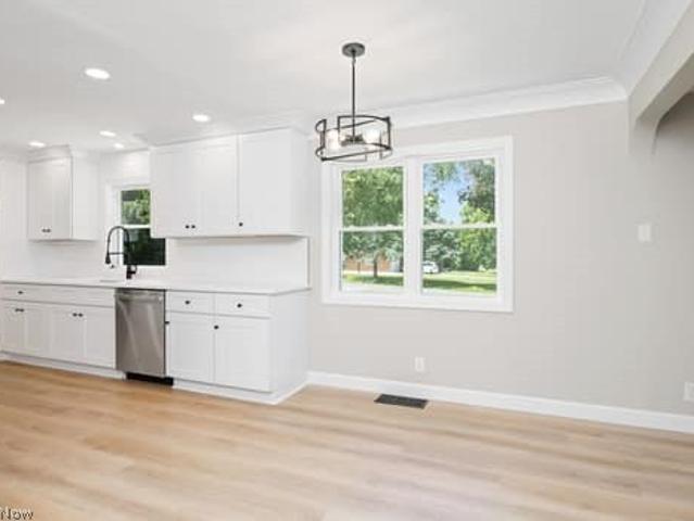 2805 Glencoe