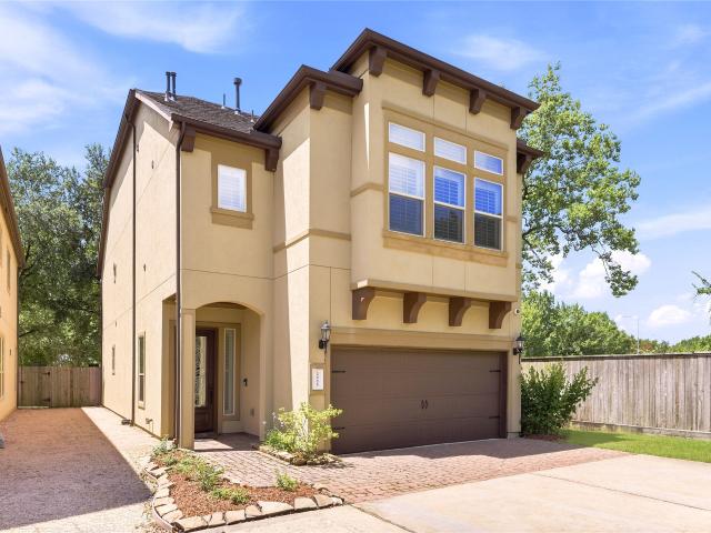 2805 Shadow Woods Court