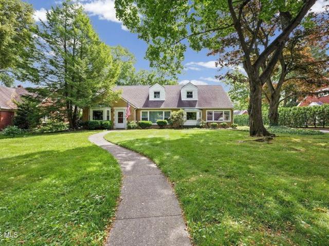 2806 Meadowwood Dr, Toledo, OH 43606