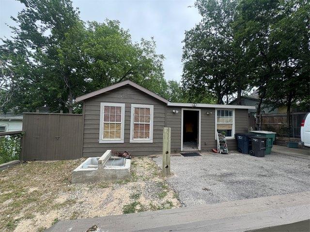 2806 NW Loraine St, Fort Worth, TX 76106
