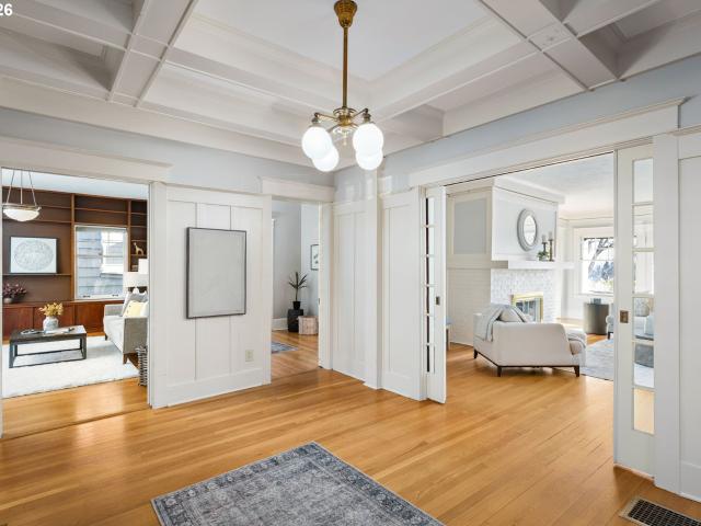 2806 ne alameda st