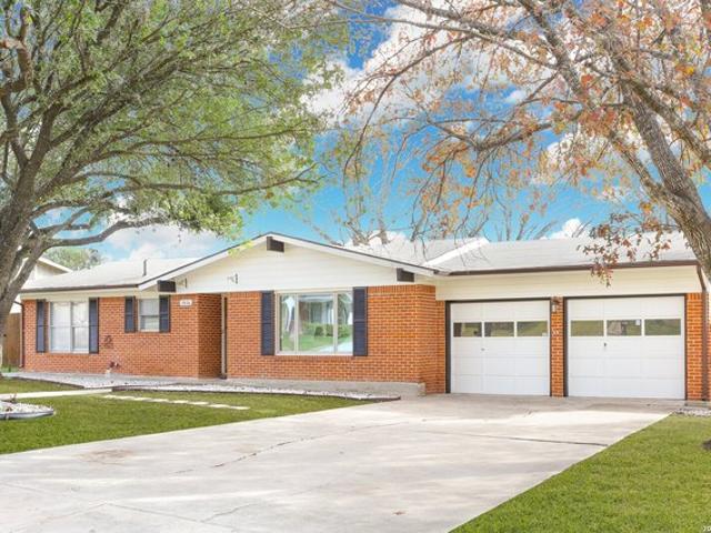 2806 Belvoir Dr, San Antonio, TX 78230