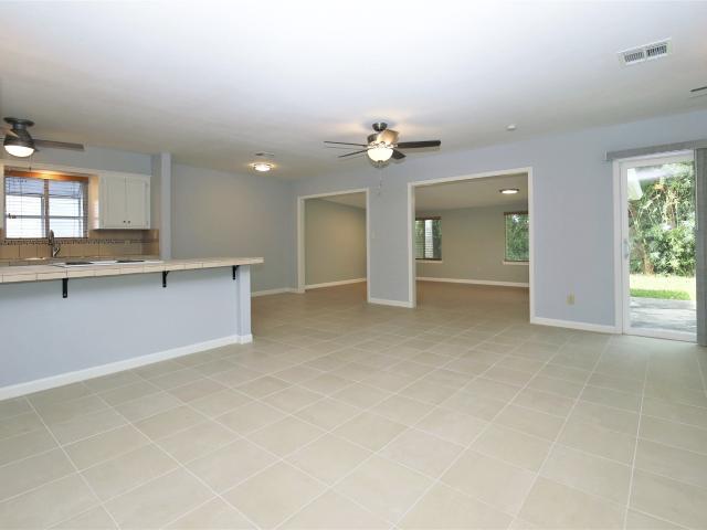2806 Bluebonnet