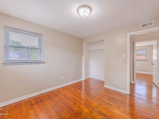 2806 E 76th Pl. 2 Bedroom Apartment for Rent at 2806 E 76th Pl, Chicago, IL 60649 South Shore