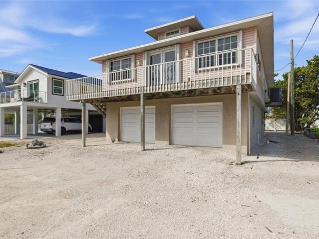 2806 Gulf Dr, Holmes Beach, FL 34217