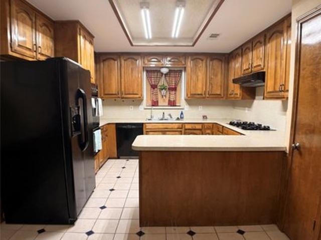 2806 Harpers Ferry Ln, Garland, TX 75043