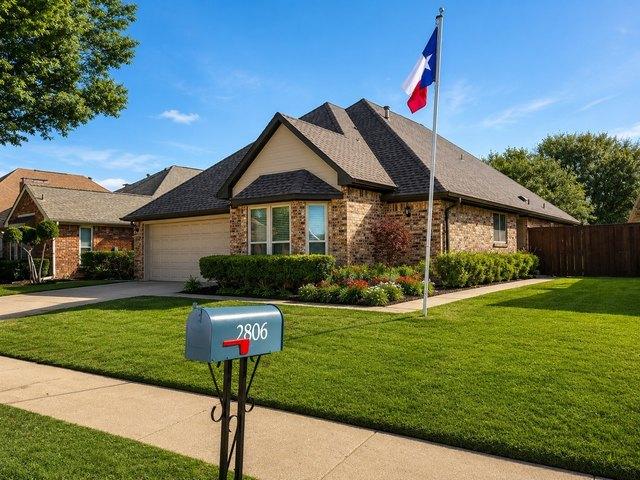 2806 Laurel Oaks Dr, Garland, TX 75044