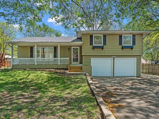 2806 SW Maupin Ln, Topeka, KS 66614
