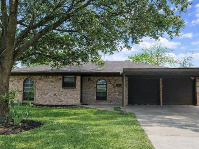 2806 Spa Dr, Deer Park, TX 77536