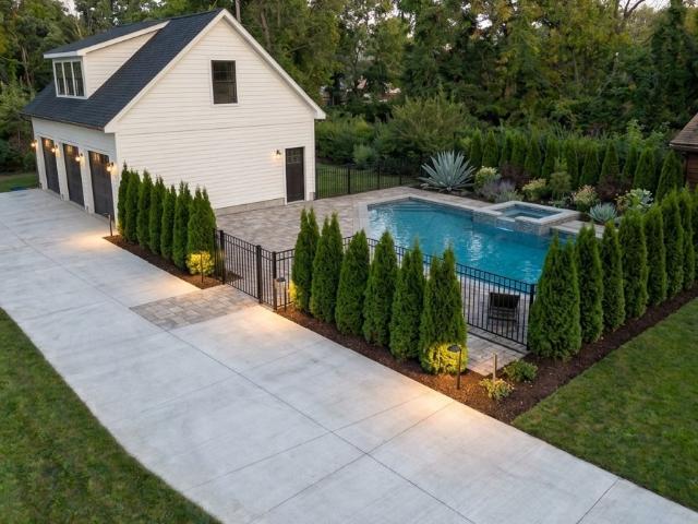 2806 27th Ave S