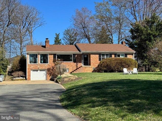 2807 Maple Ln, Fairfax, VA 22031