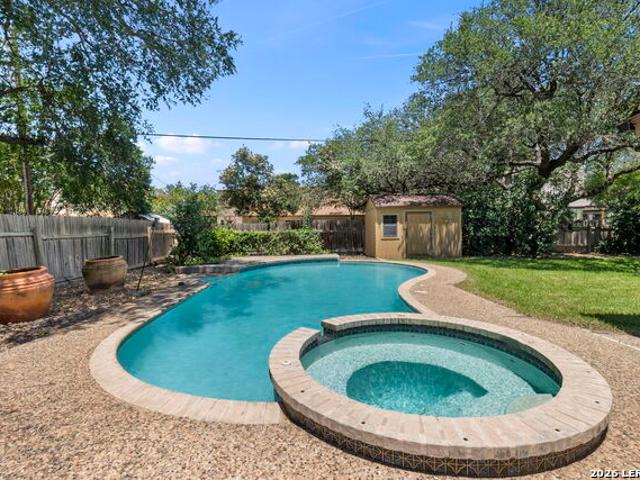 2807 Burnt Oak St