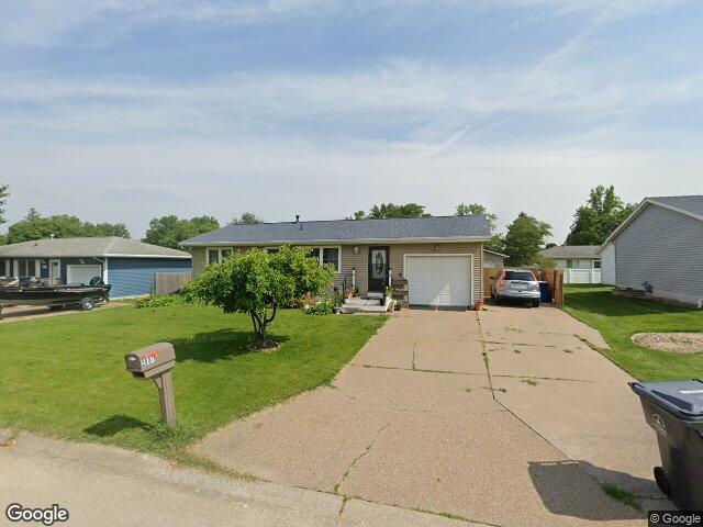 2807 Broadlawn Ave, Muscatine, IA 52761