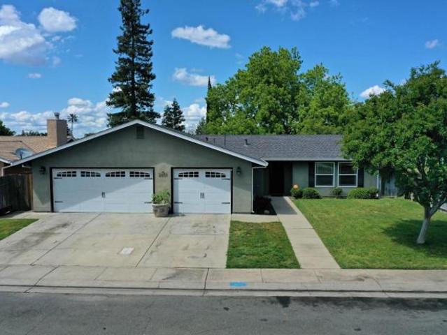 2807 Deep River Dr, Riverbank, CA 95367