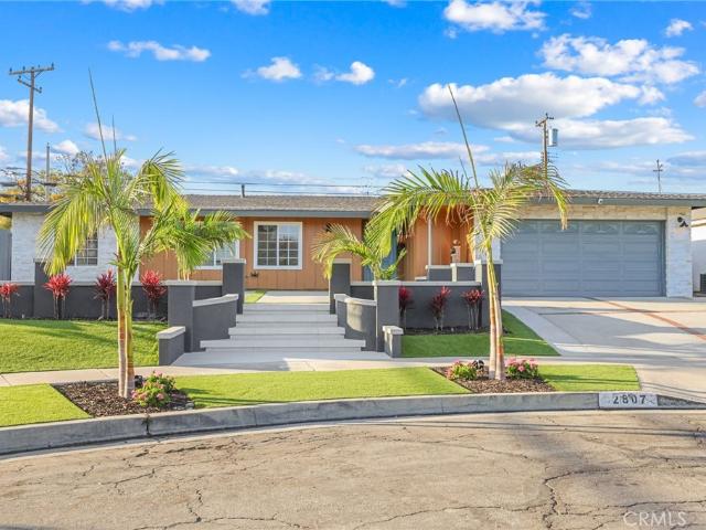 2807 E Alden