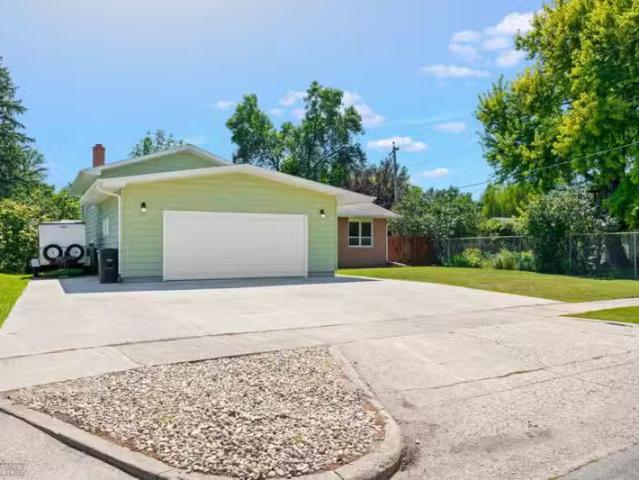 2807 EDGEWOOD DR N, FARGO, ND 58102 Single Family Residence Fo.