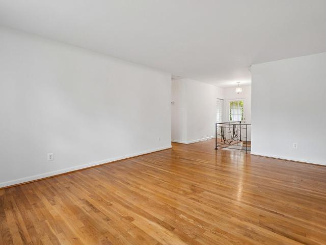 2807 Hathaway Terrace