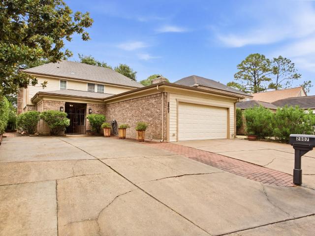 2807 Quail Hollow Drive
