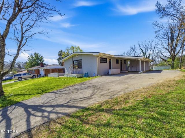 2807 Thomas Dr, Maryville, TN 37804 | MLS #1331 | Compass