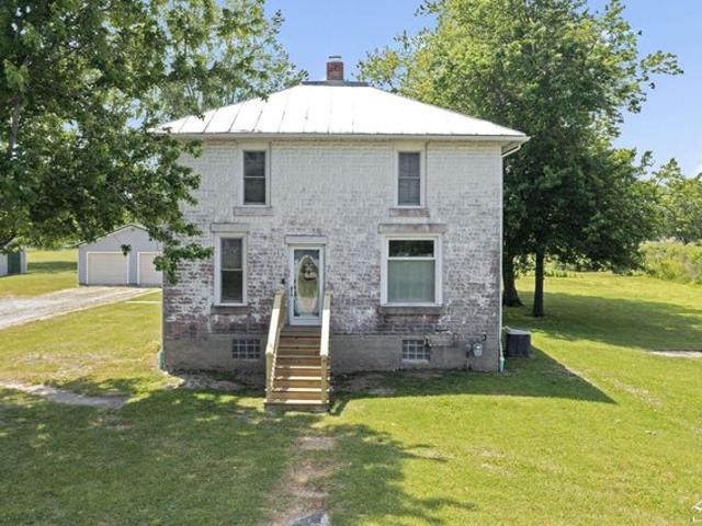 2808 Carleton Rockwood Rd, Carleton, MI 48117