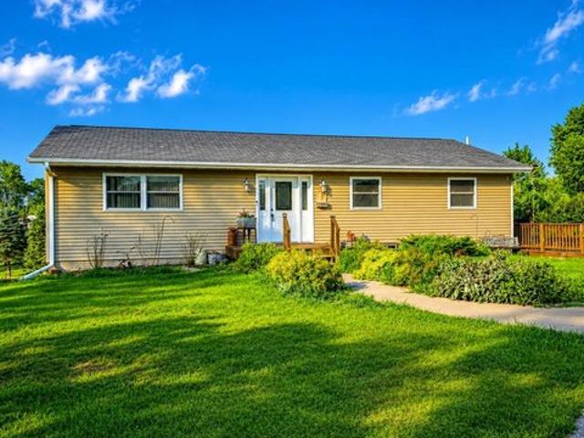 2808 Chestnut St, Columbus City, IA 52737