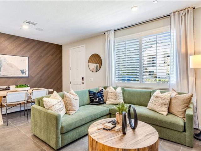 2808 E Schumacher Paseo