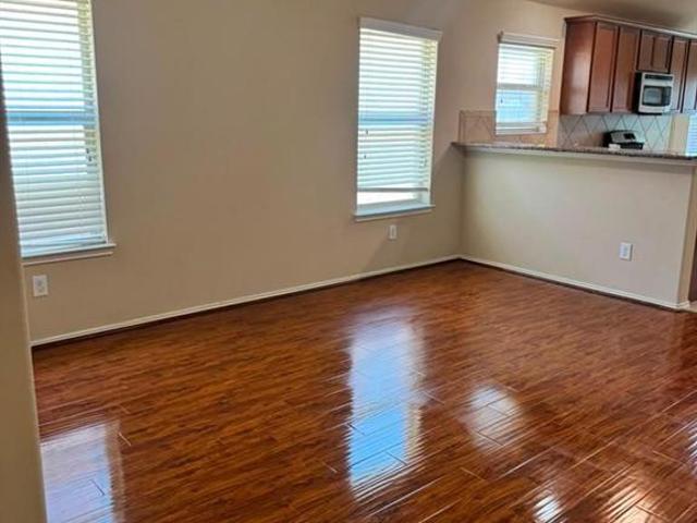 2808 Houston Wood