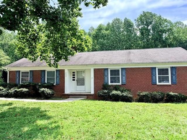 2808 28th St NE, Hickory, NC 28601