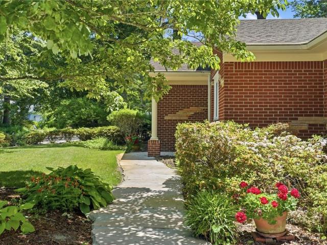 2809 N Kings RD