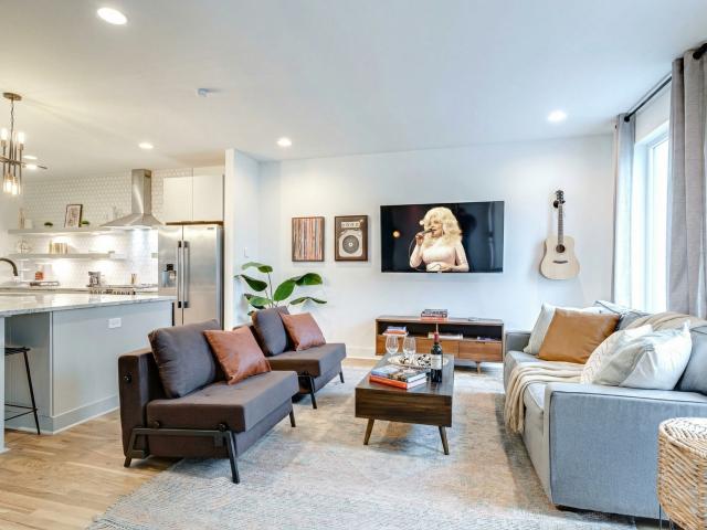2809 Delaware Ave W # 202