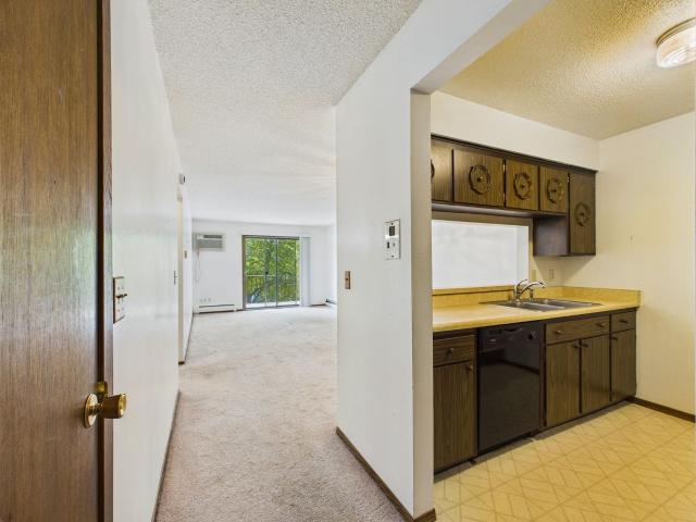2809 E Minnehaha Parkway # 205