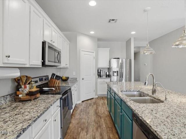 2809 E Renegade Trl, San Tan Valley, AZ 85143