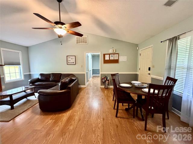 2809 Faircroft Way